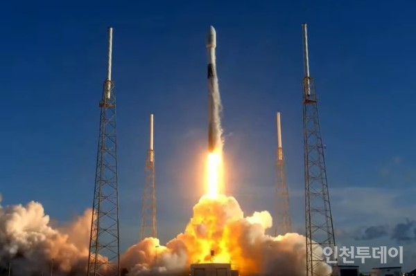 달 탐사 다누리 발사 첫 교신 성공... 4개월반 ‘우주 여정’ 시작